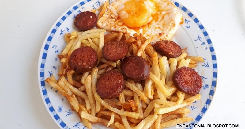 ENCANTONIA: PATATAS FRITAS CON HUEVOS Y CHORIZO