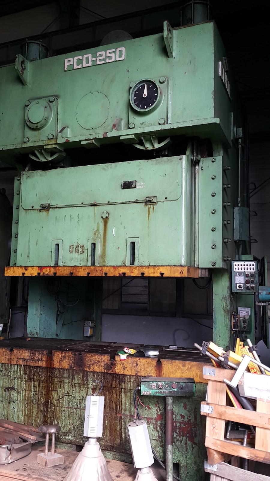 신영트레이드(sytrade): 중고 국일 PCD250톤 메커니컬프레스 판매합니다.