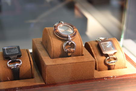 หนังสือพิมพ์ภูเก็ตโพสต์ : “เซ็นทรัล ภูเก็ต” จัด “Central Watch 2012 ...