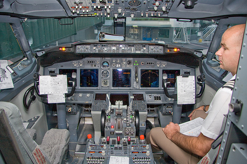Boeing 737 cockpit signals - airporttery