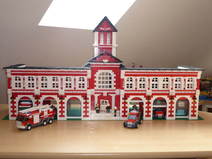 Lego Asia: Lego Modular Cafe Corner & Fire Brigade MOCs