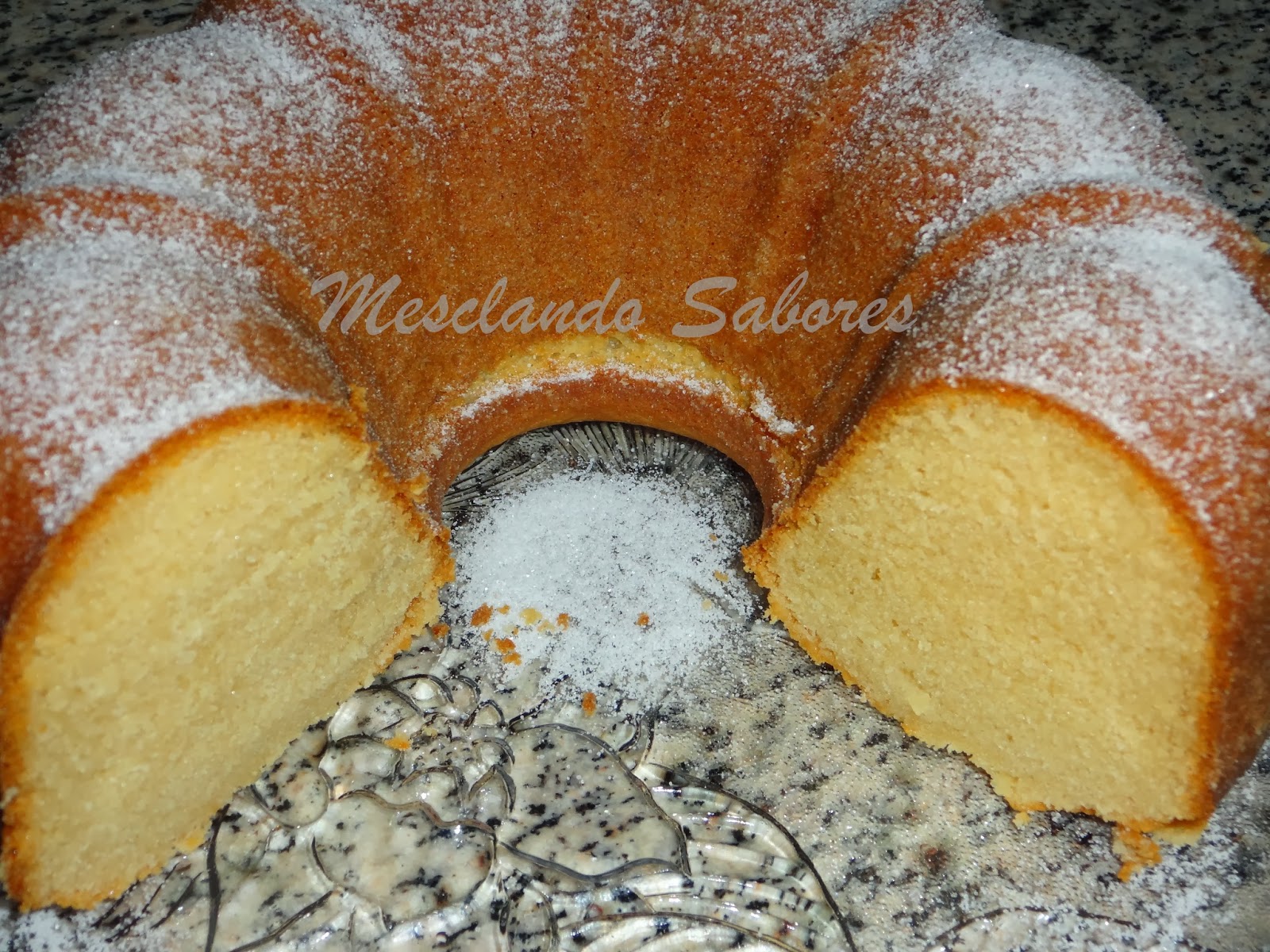 Mesclando Sabores: Bundt cake de creme de leite e parmesão