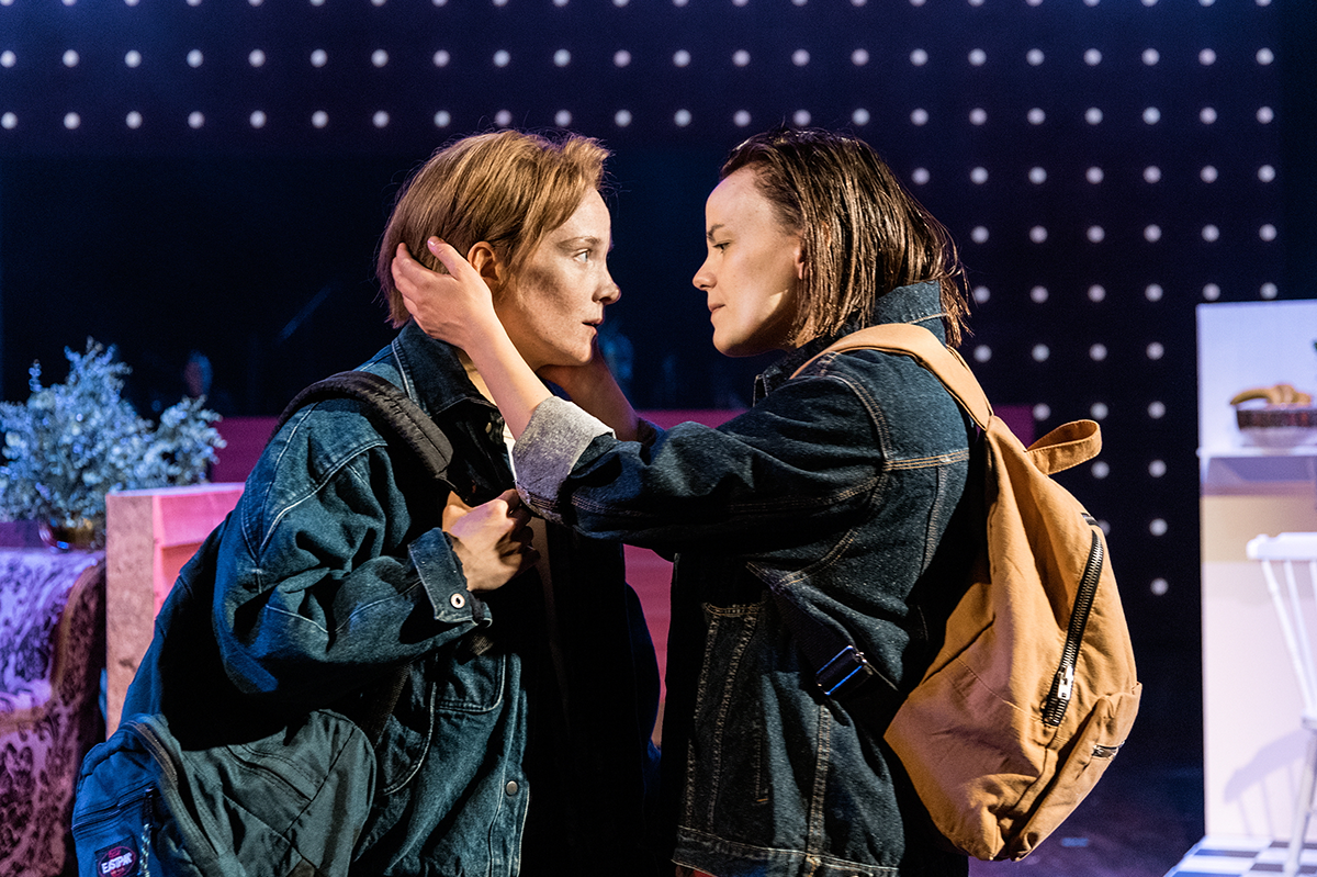 Theatrically Speaking: Nordic Reviews: Fun Home