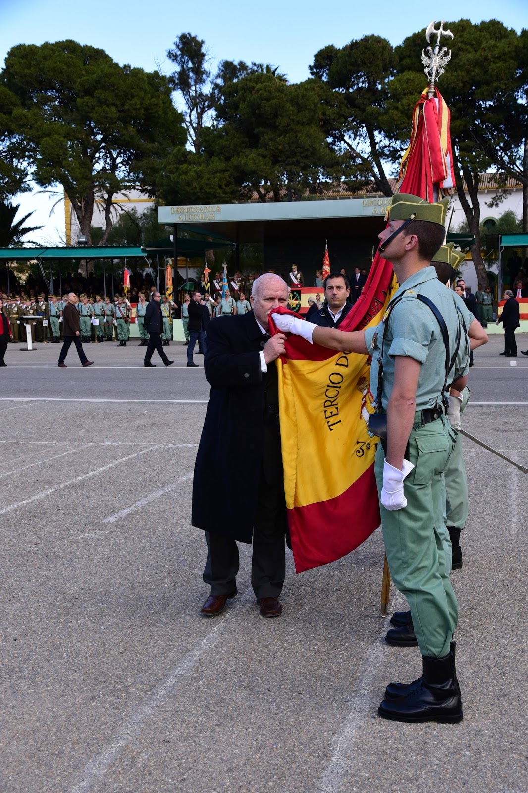 Maribel Sansano: Maribel Sansano Jura Bandera en la Base Militar de la ...