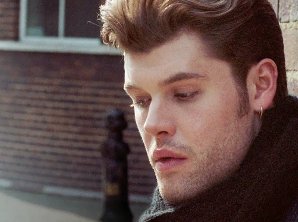 Favorite Hunks & Other Things: Daniel Merriweather: Red