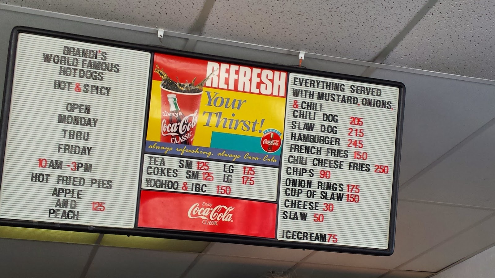 The HappiTraveler: Brandi's World Famous Hot Dogs - Marietta, Georgia