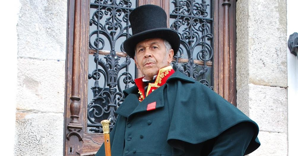 N'autre Monde: De la Cotte de maille à la Redingote