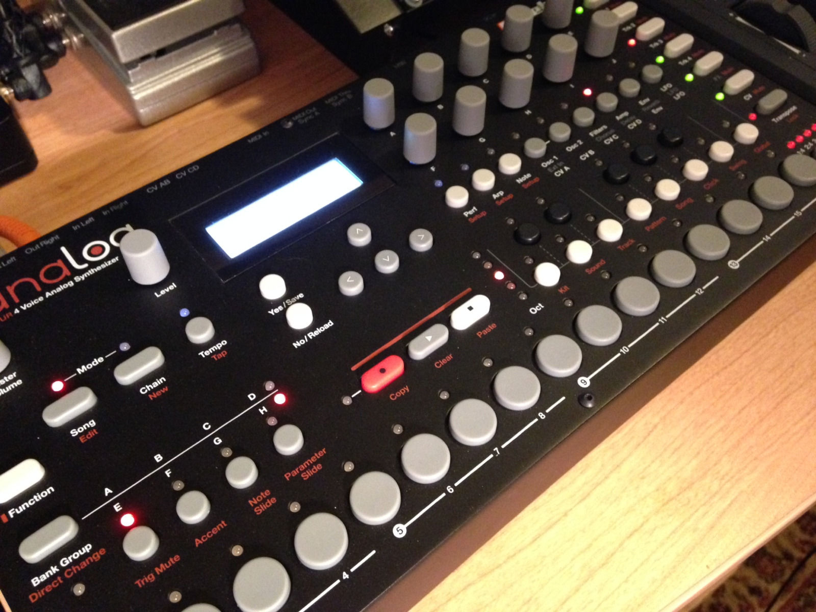 MATRIXSYNTH: Elektron Analog Four 4-voice Analog Synthesizer with Sequencer