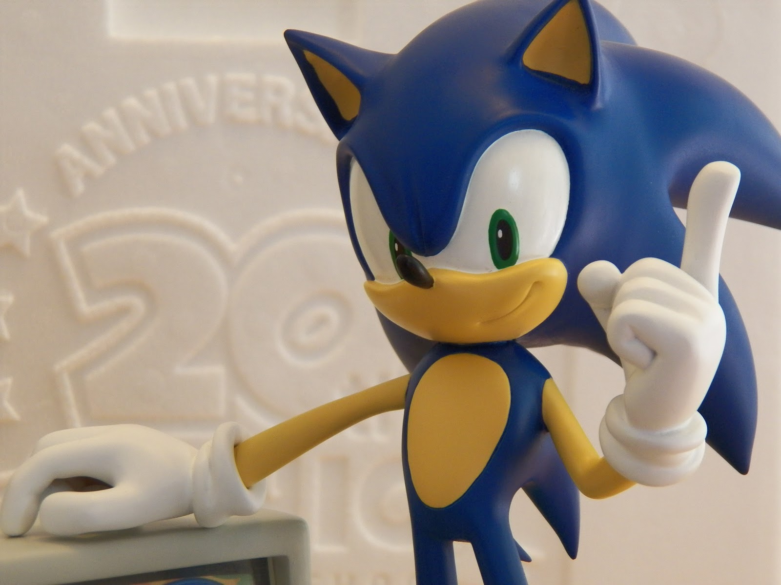 SegaSonic Museum: Review: Sonic the Hedgehog U.S. 20th Anniversary Statue