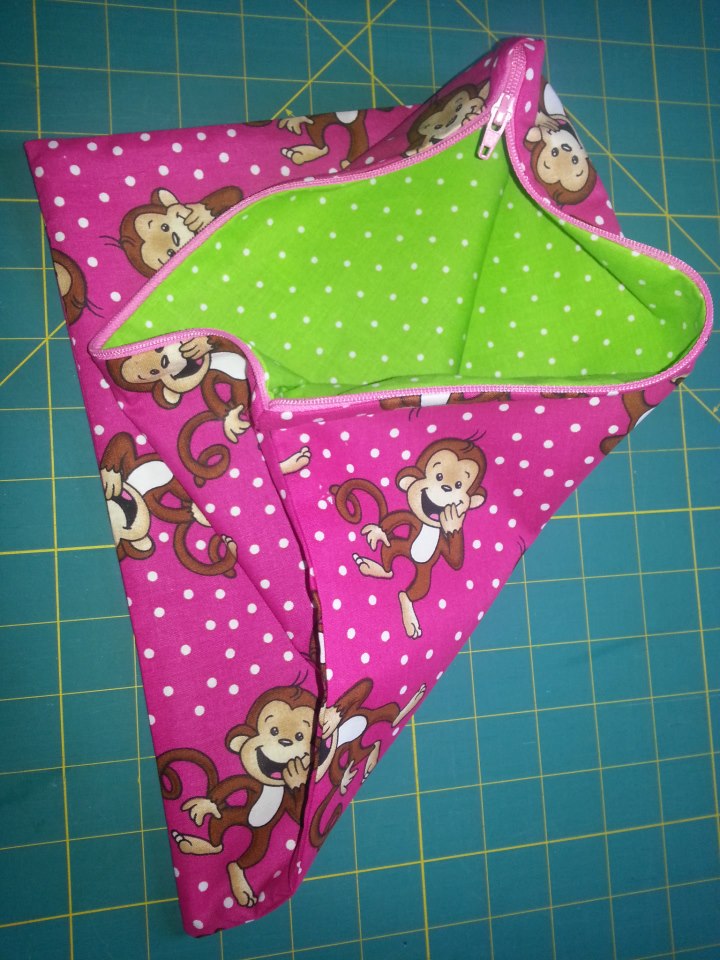 Thin Line Quilts: Zippered Pouches