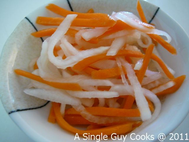 A Single Guy Cooks: Pickled moo #1 - Korean pickled radish and carrot