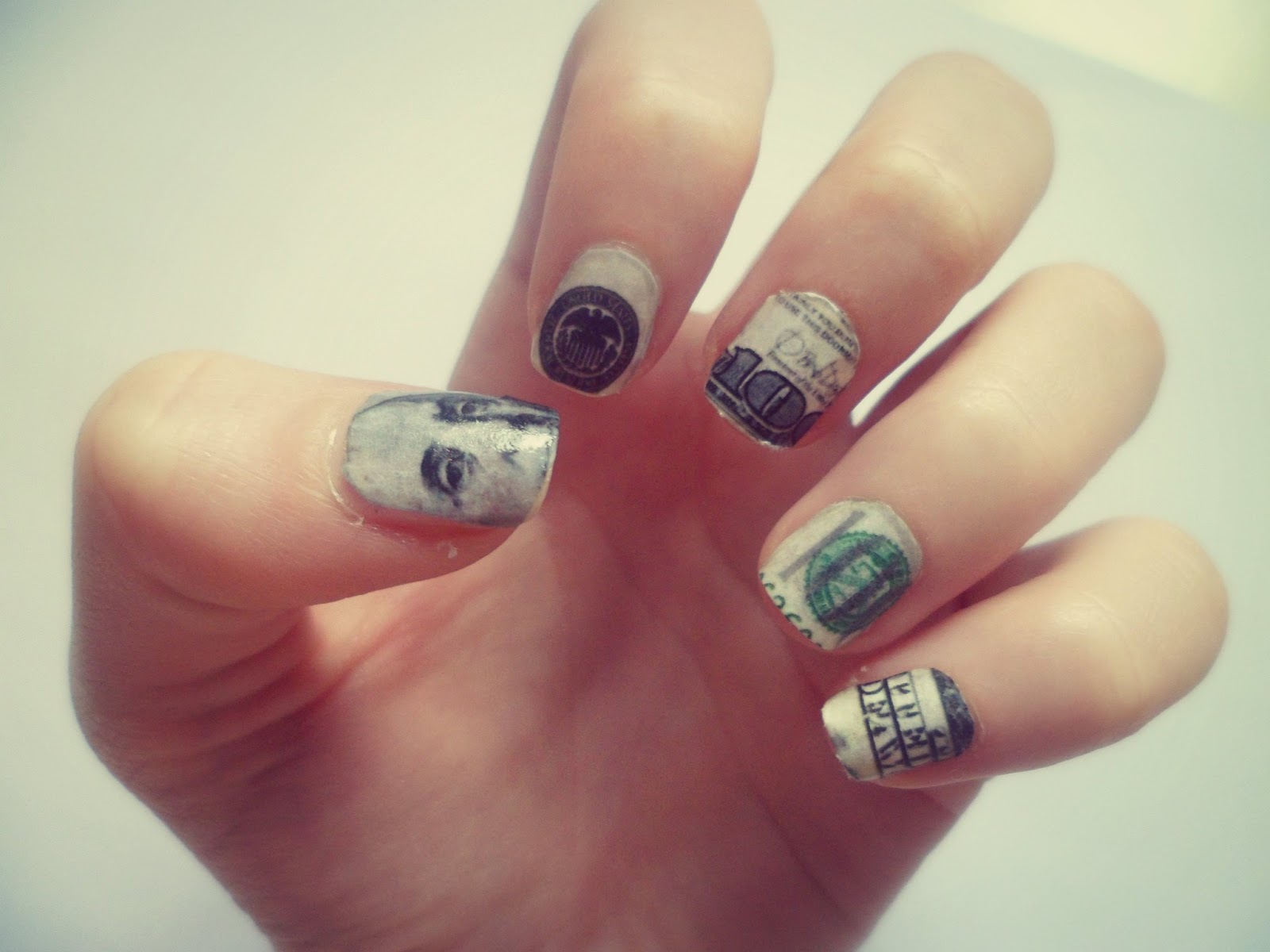 Sunday Nails - 100$ Bill | The Lipstick, The Girl And Her Wardrobe