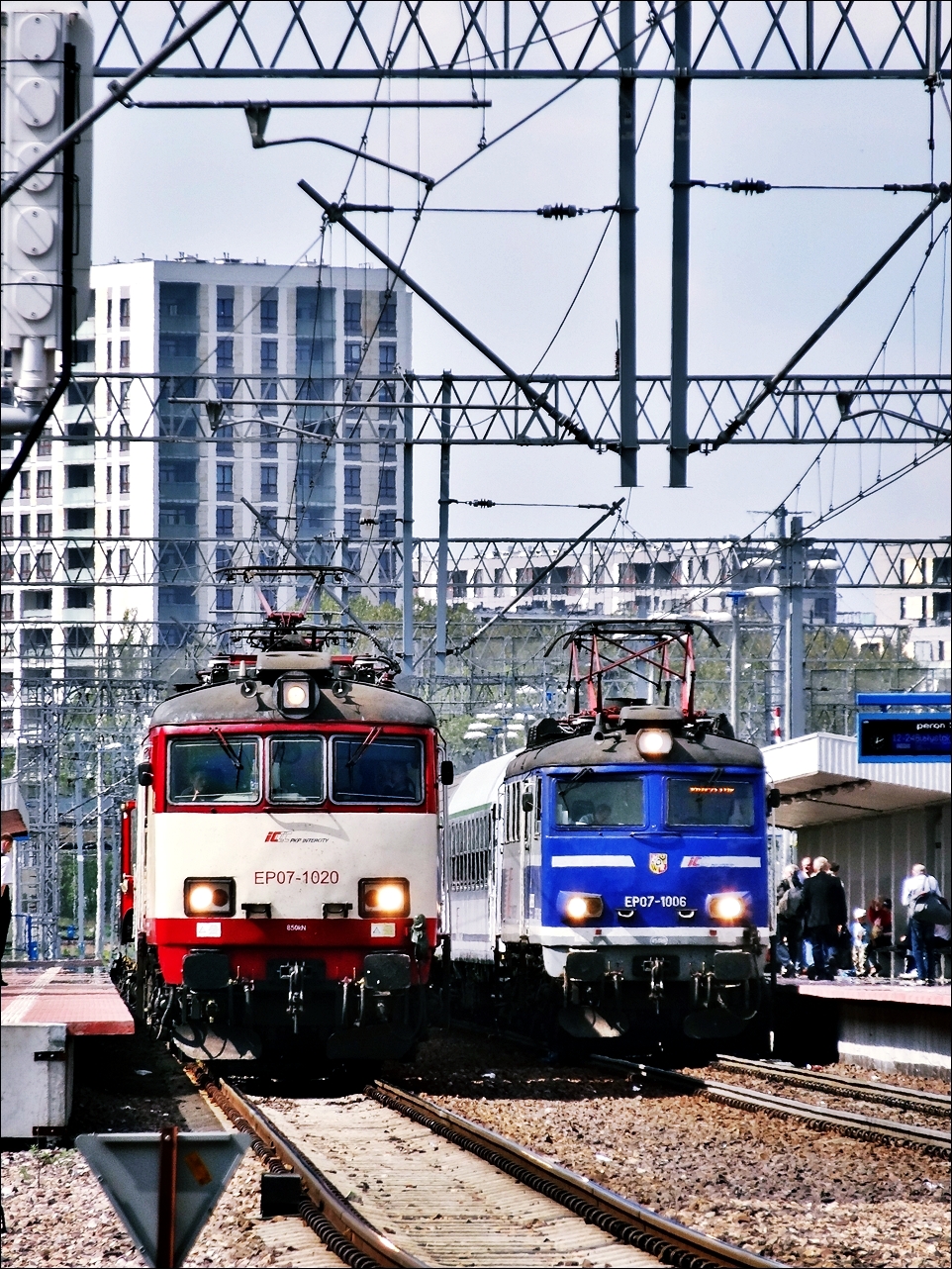 EP07-1020 i EP07-1006 na stacji Warszawa Gdańska | Torowy
