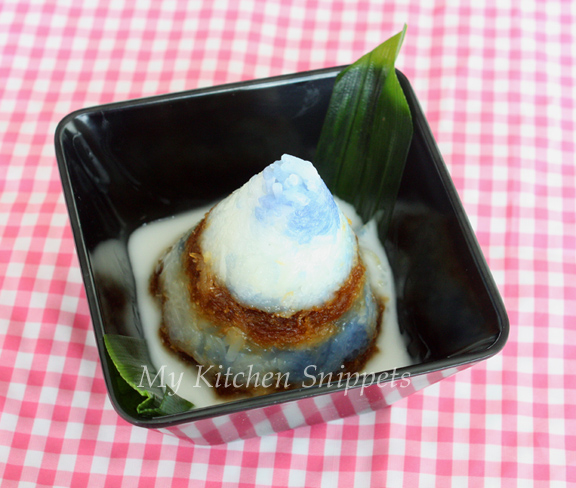 My Kitchen Snippets: Pulut Inti/Glutinous Rice with Coconut Sauce - Day 12