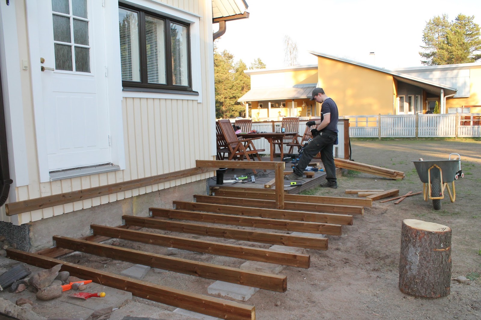 Pienen tuvan asukkaat: Ulkoportaat