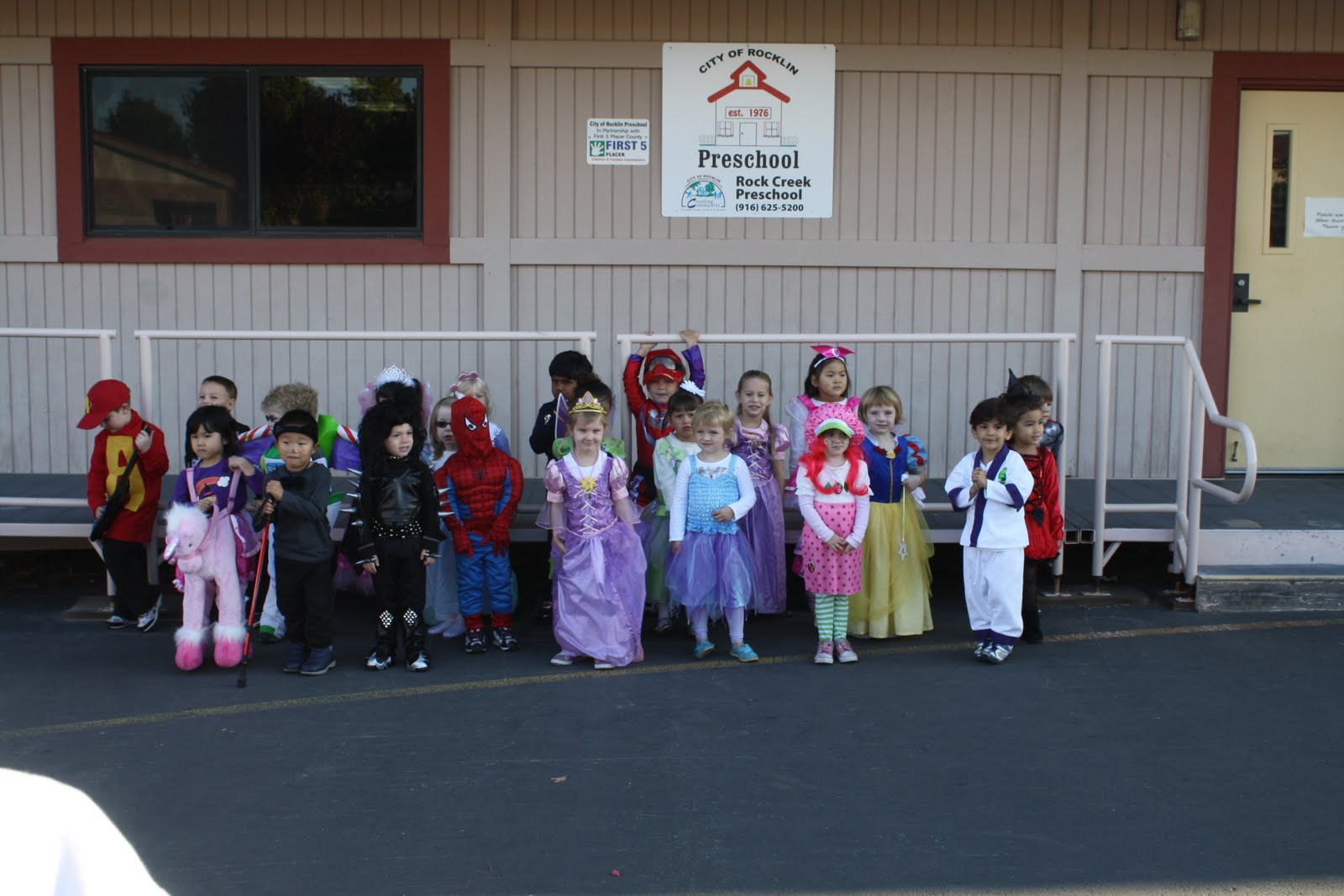 The Seffens Family Blog: Halloween Parade/Preschool