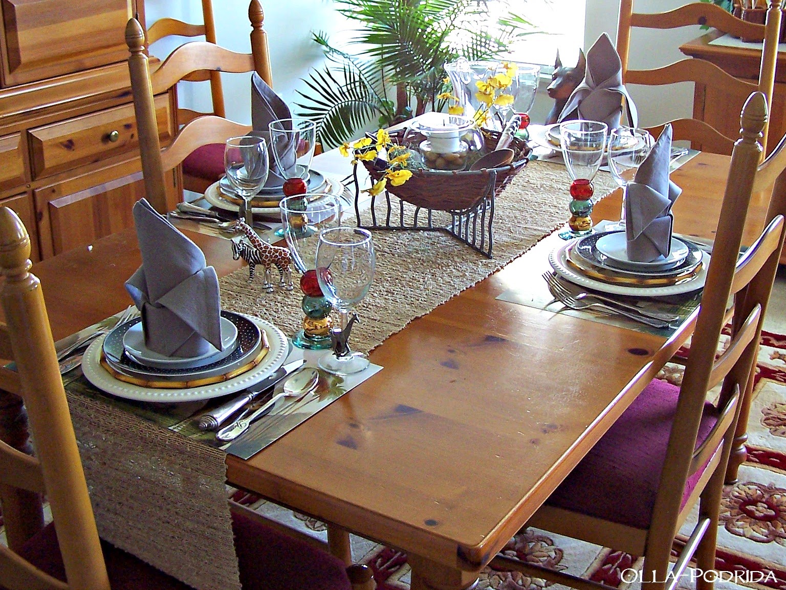 Olla-Podrida: "On Safari" Table Setting