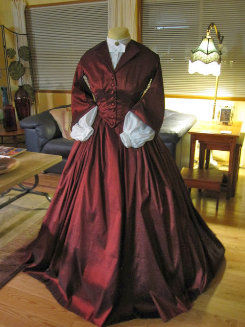 Retro Sewing Romance Writer: Simplicity 1818--Done!