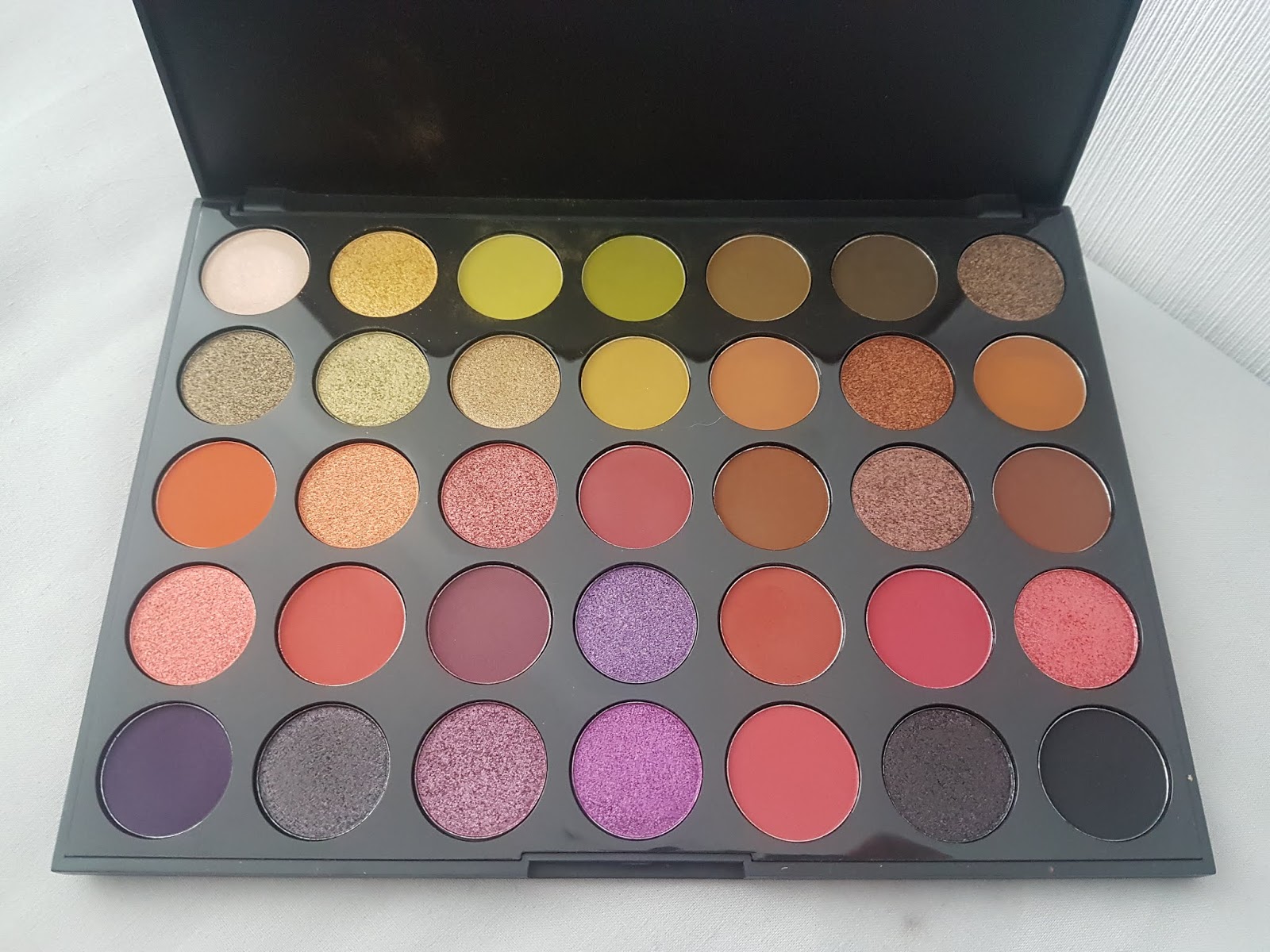Morphe 35M Boss Mood Artistry Eyeshadow Palette Review & Swatches