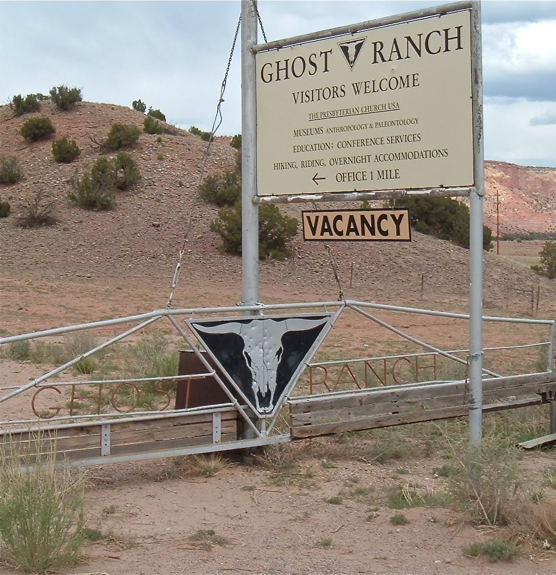 Two Graces Taos: Abiquiu, Ghost Ranch Trails & the Land of O'Keeffe