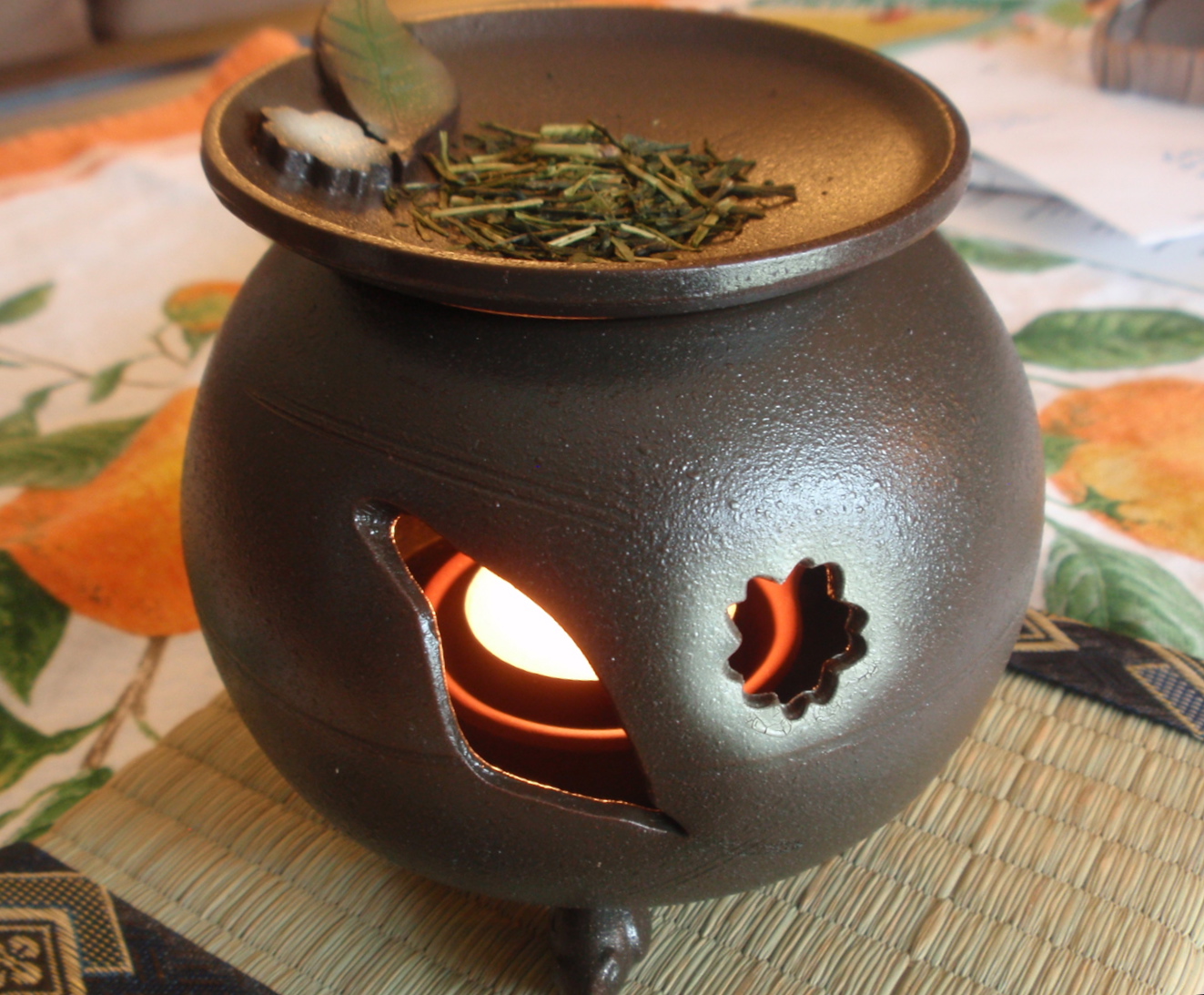 Dosanko in the South: Green Tea Incense