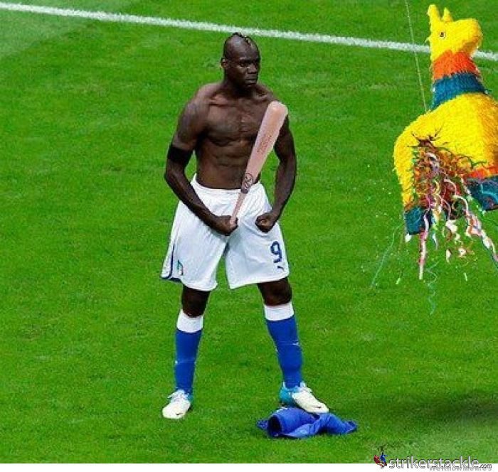 מריו באלוטלי בפוזות מצחיקות ביותר, mario balotelli meme