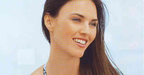 Irina: Pullover with leaf design.