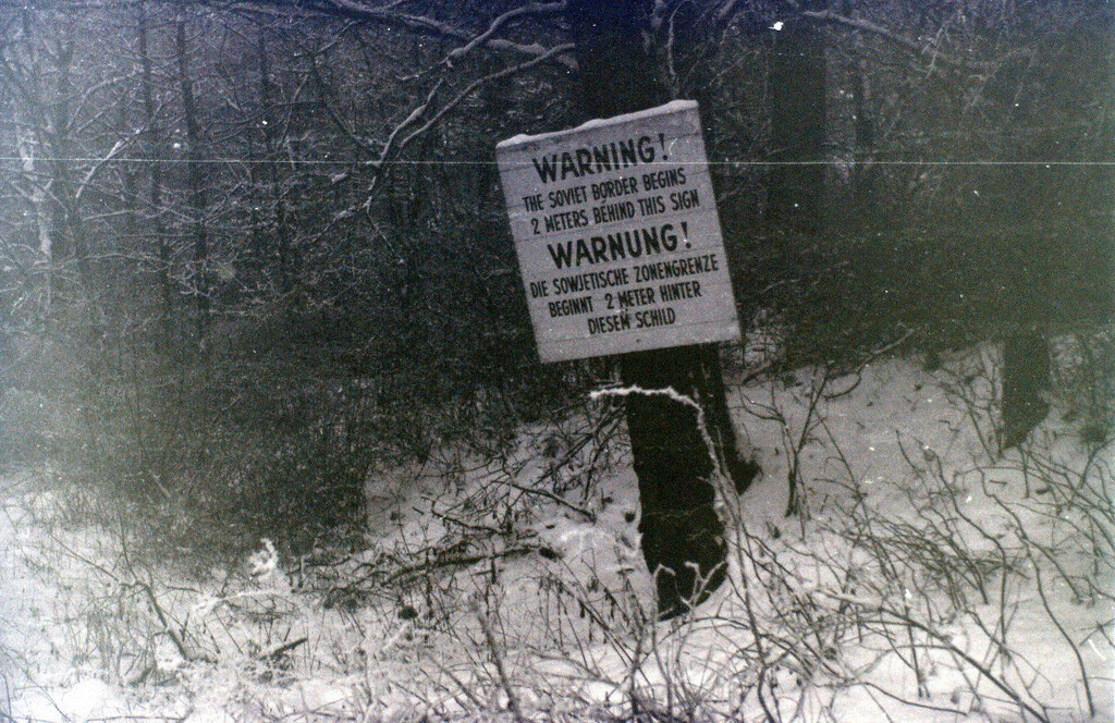 40 Black and White Snapshots Show Everyday Life of Berlin in the Winter ...