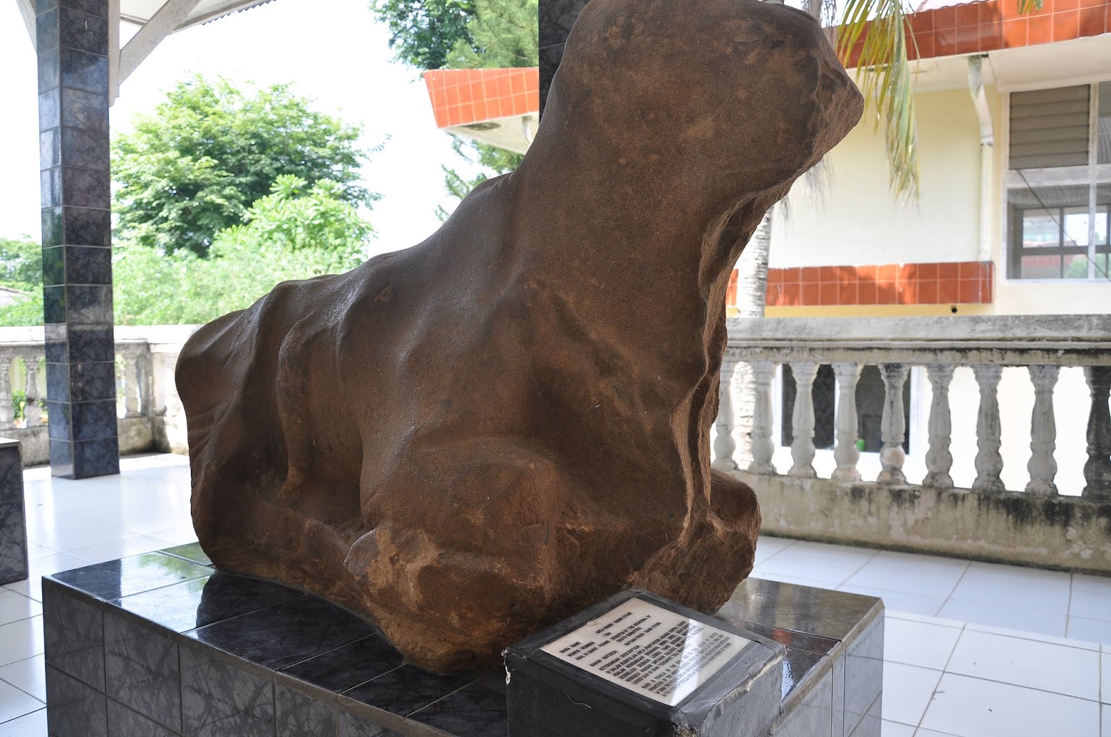 Melihat koleksi museum balaputradewa - Info, wisata, kuliner, hotel ...