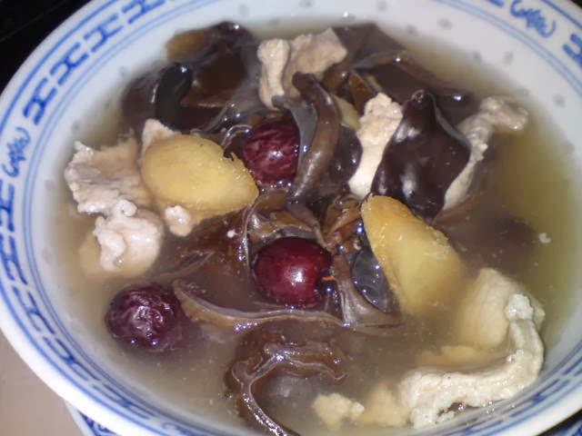 Cooking Pleasure: Wood Ear and Red Date Soup