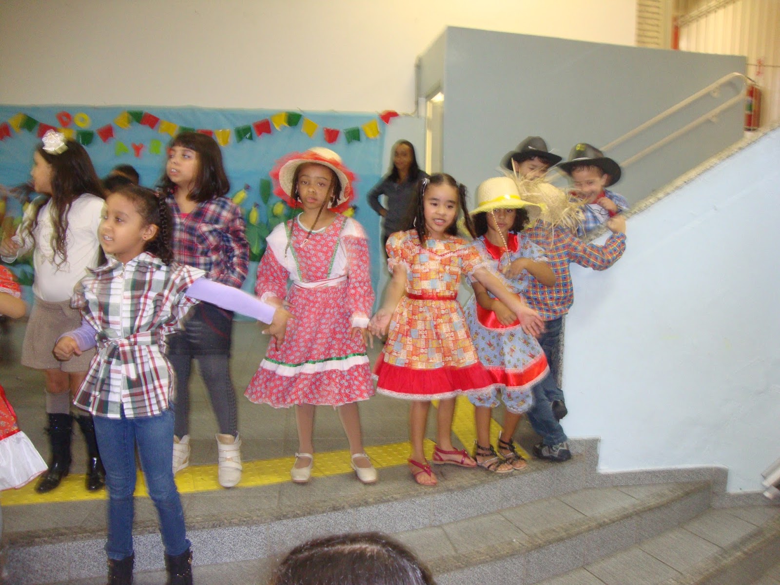 Aprendendo e Brincando: Festa Junina...