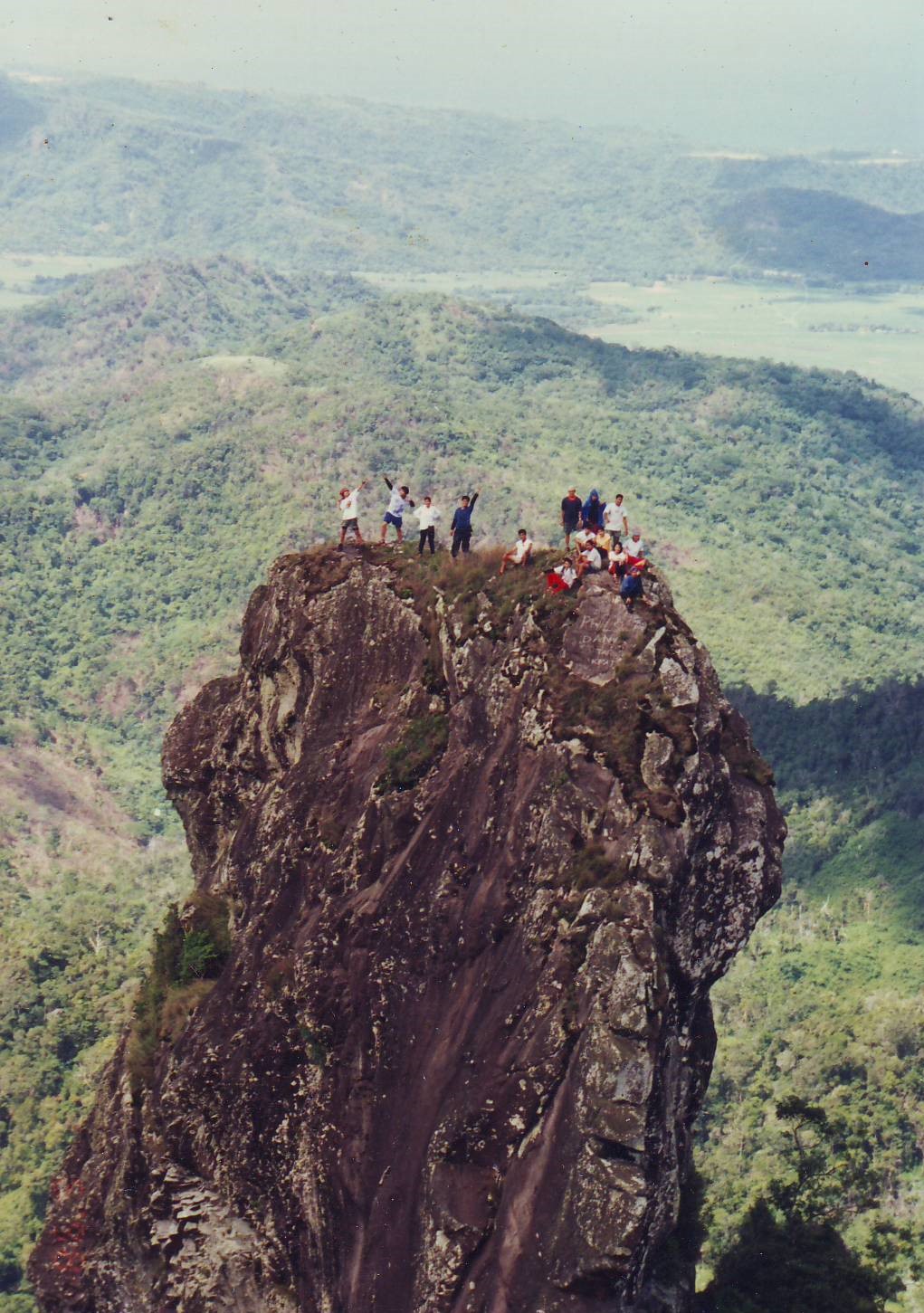 LEXICAL CROWN: MOIUNT PALAY-PALAY CLIMBS (PICO DE LORO)