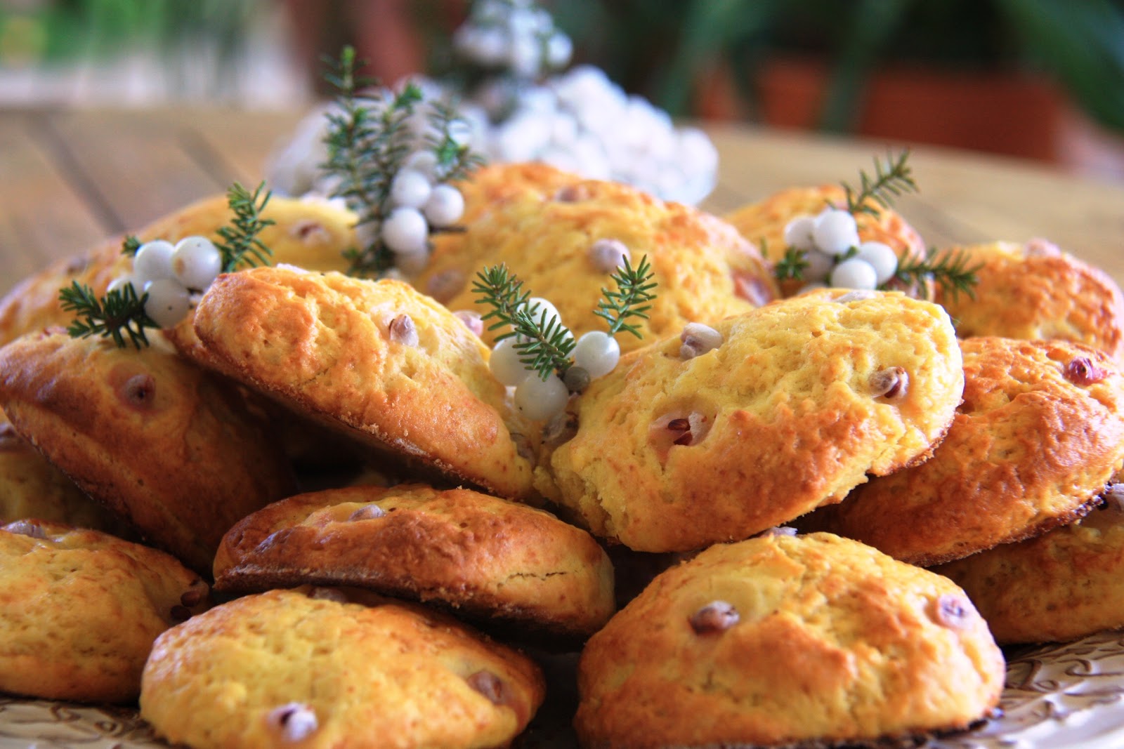Tentações sobre a Mesa: Amarelinhos com Camarinhas - Yellow Scones with ...