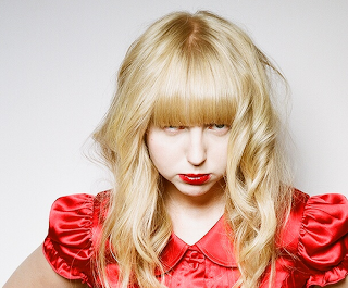 suteren bizzare: Polly Scattergood