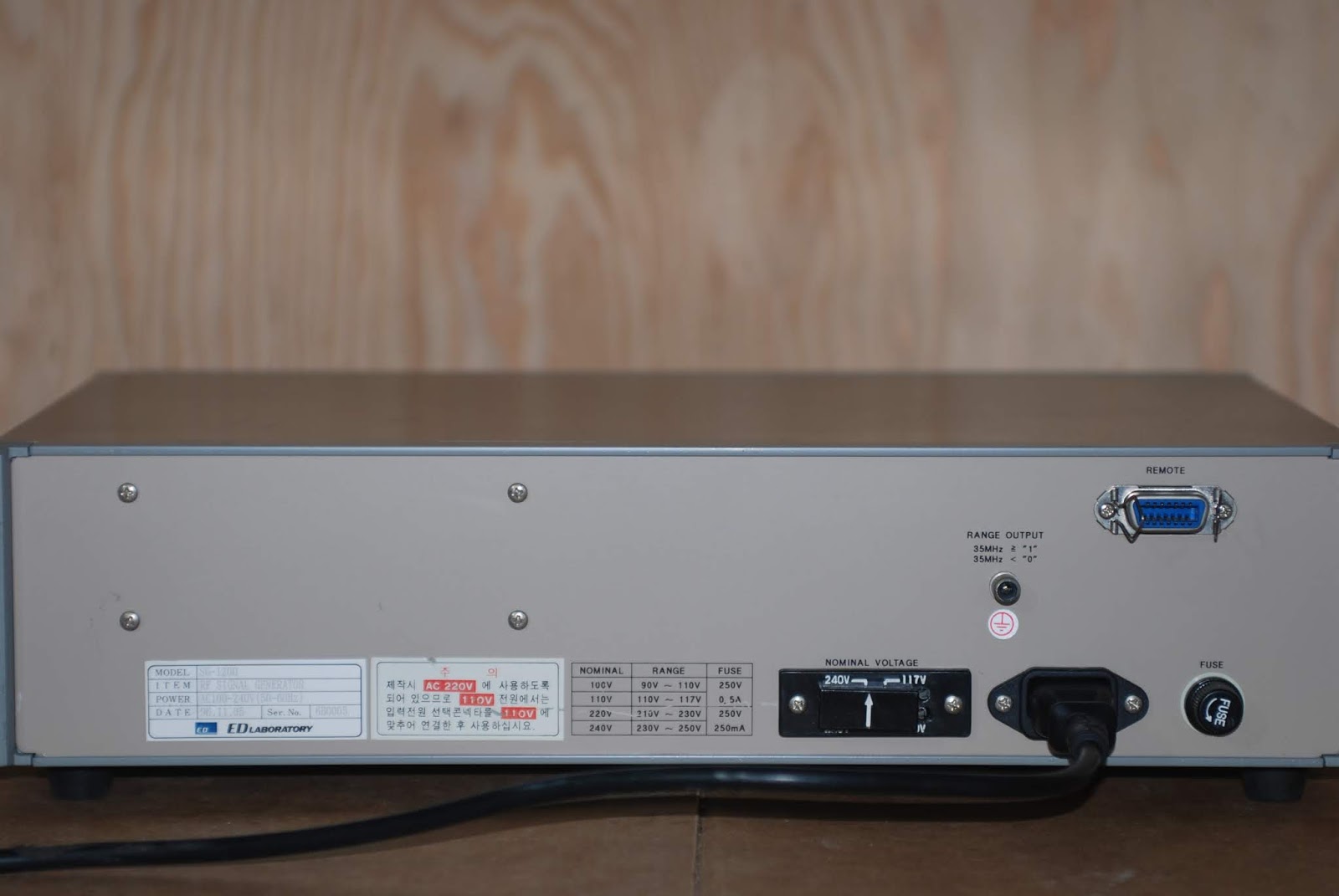 EquipmentHolic: FM/AM SIGNAL GENERATOR SG-1200 0.1-110MHz