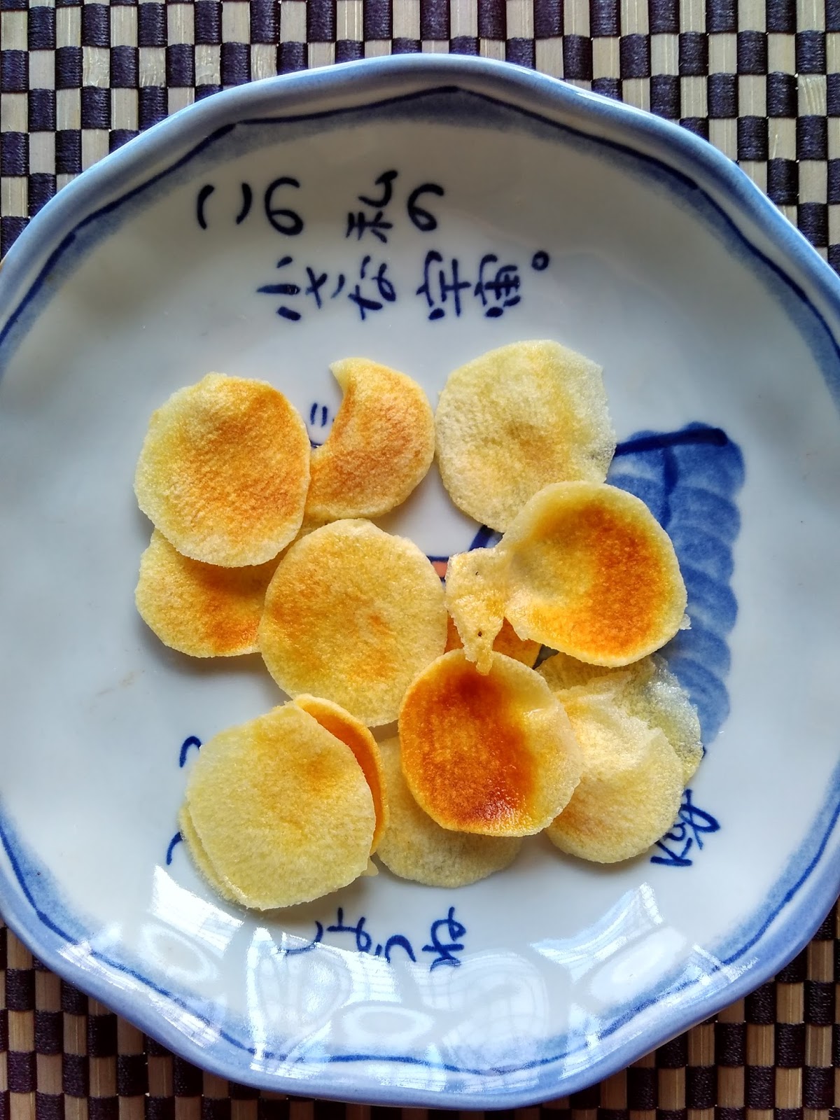Cook With No Books: No salt homemade arrowroot chips ( microwave )