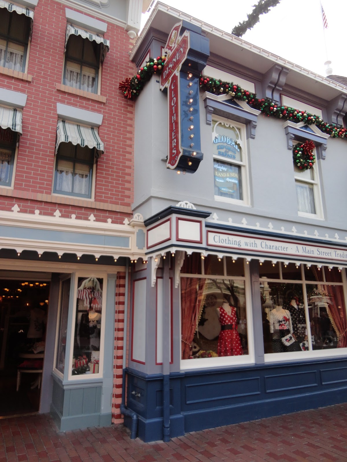 Disneyland: Main Street Chester Drawers 3Bldgs Next to Disney Clothiers