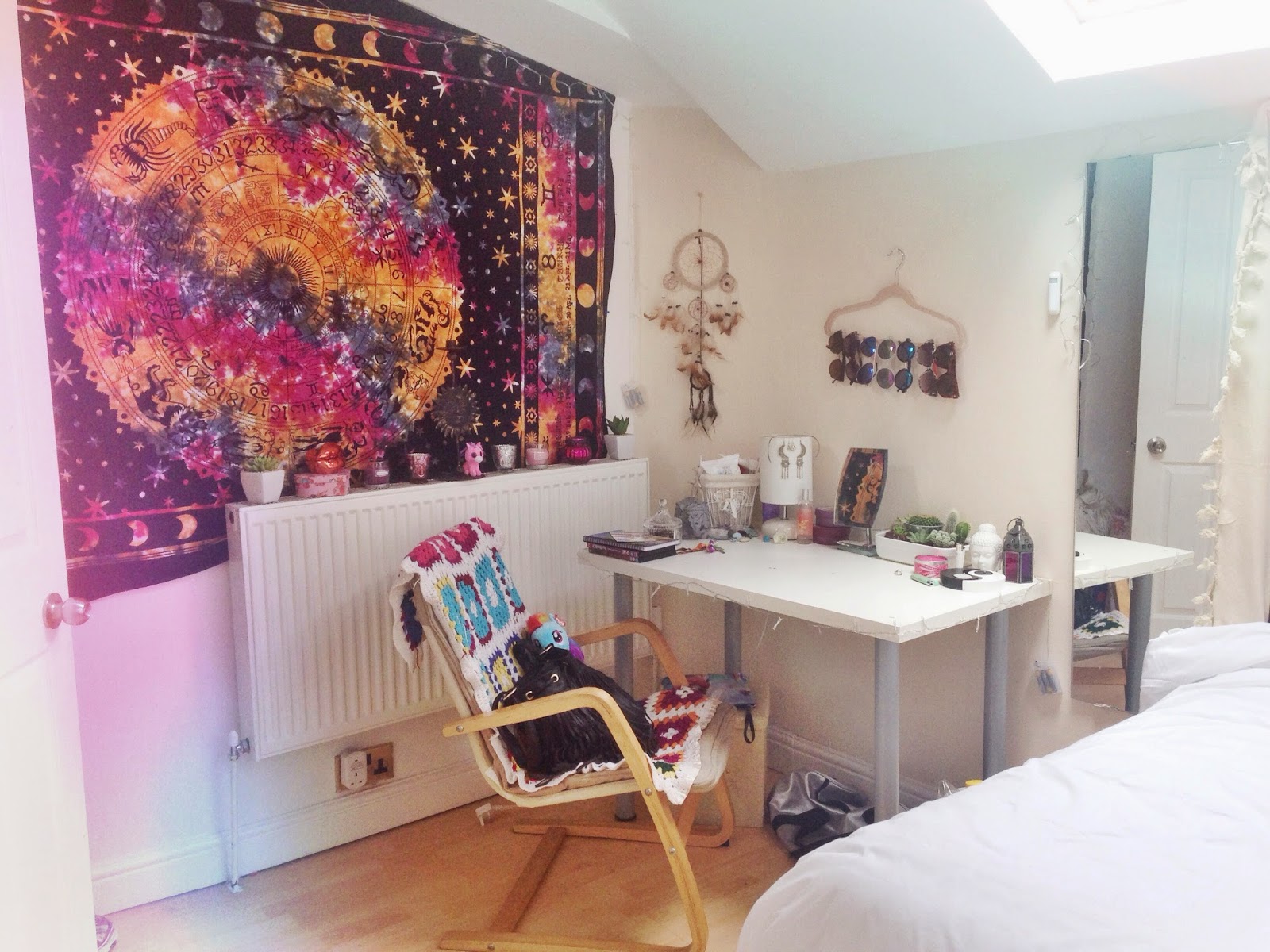 TWO PEACE: ROOM TOUR - Meg's room!!