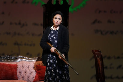 Opera Cake: From LA, via Vienna, Il postino finally rings in Paris