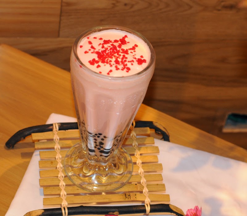 SAKURA SEASON AT TOKYO BUBBLE TEA! - Rochelle Rivera