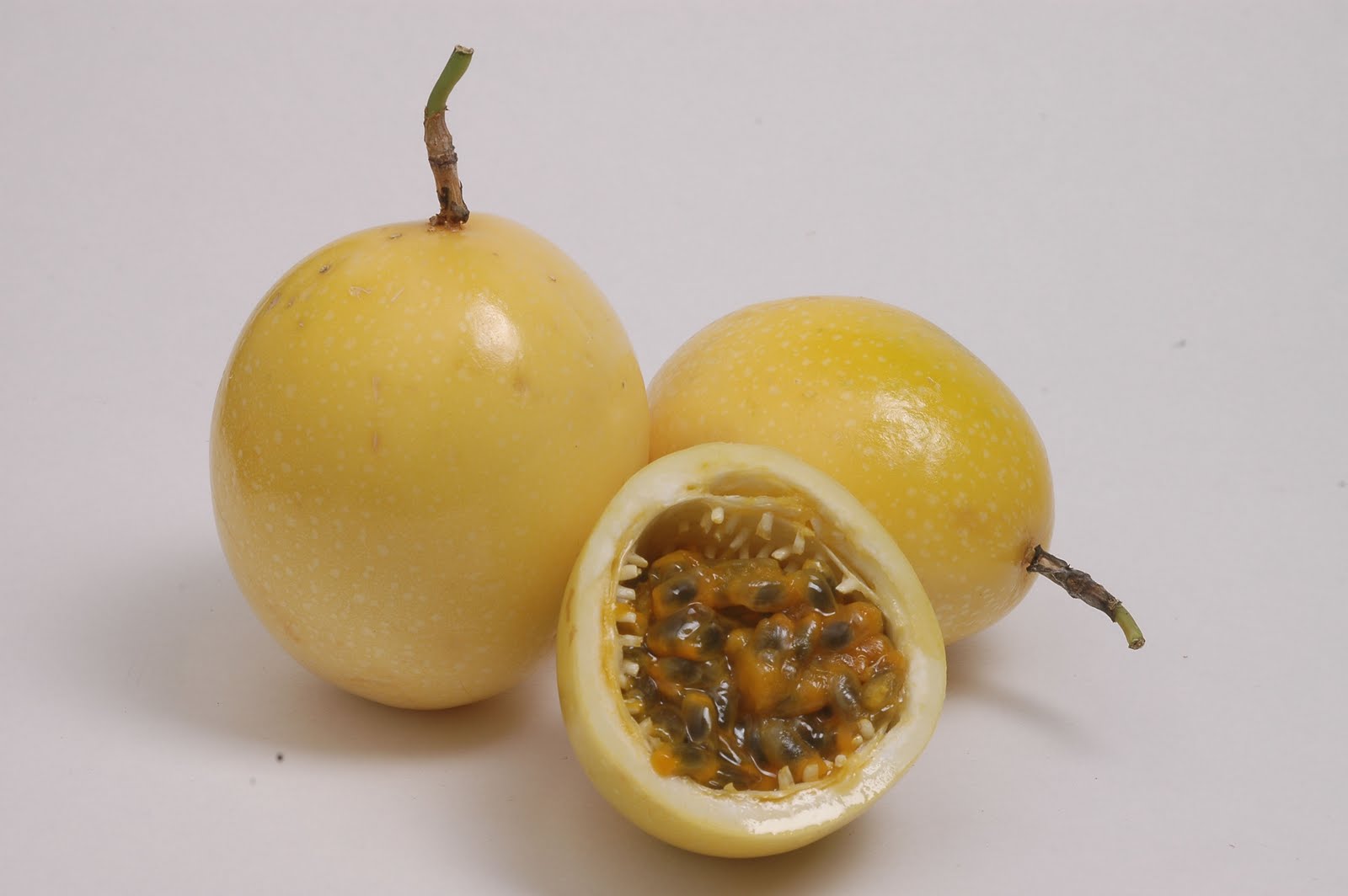 SALUD Y BELLEZA: Propiedades de la Maracuya