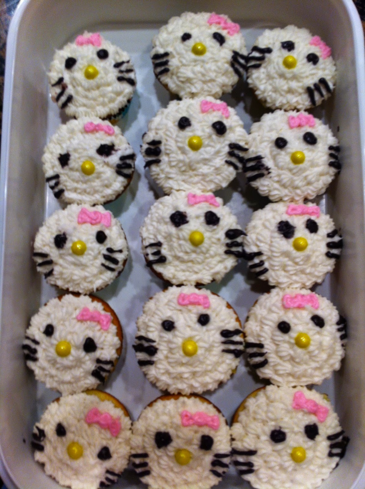 Share'n Da Sugar: Chloe's 8th Birthday! Hello Kitty!
