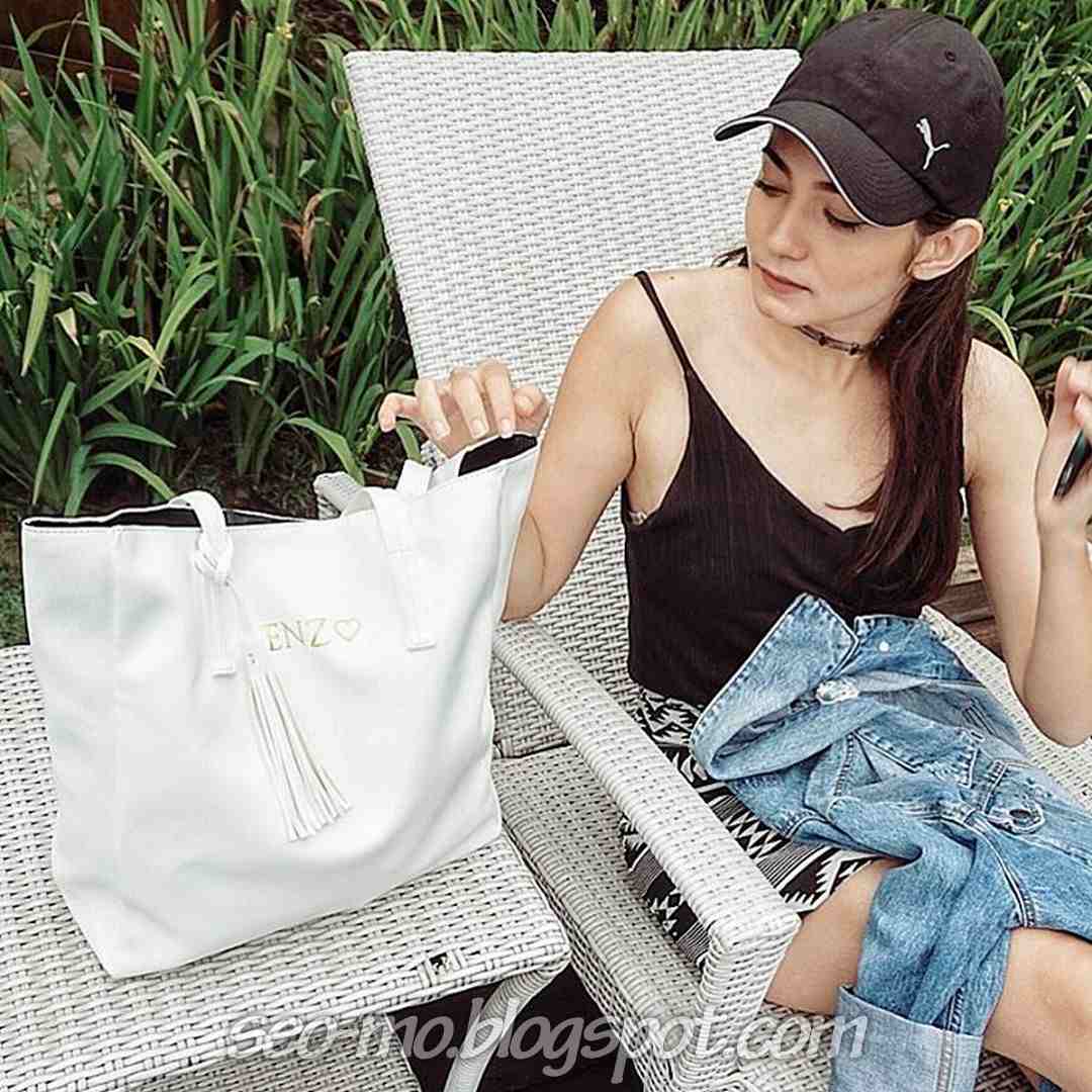 Biodata dan Foto Enzy Storia Terbaru | Informasi Biodata Populer