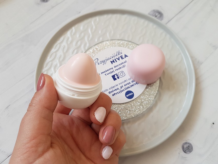 NIVEA | pop-ball - pielęgnujący balsam do ust Malina i Czerwone Jabłko ...