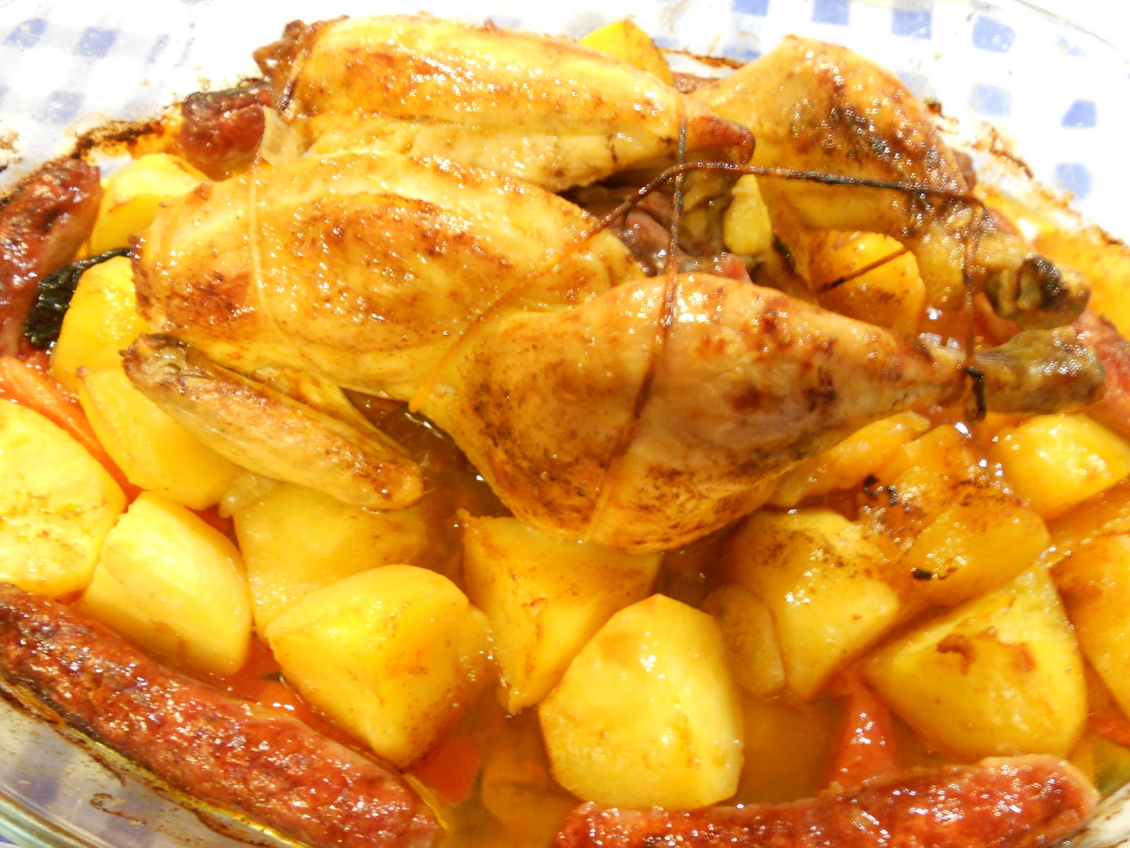 Frango recheado com salsichas frescas