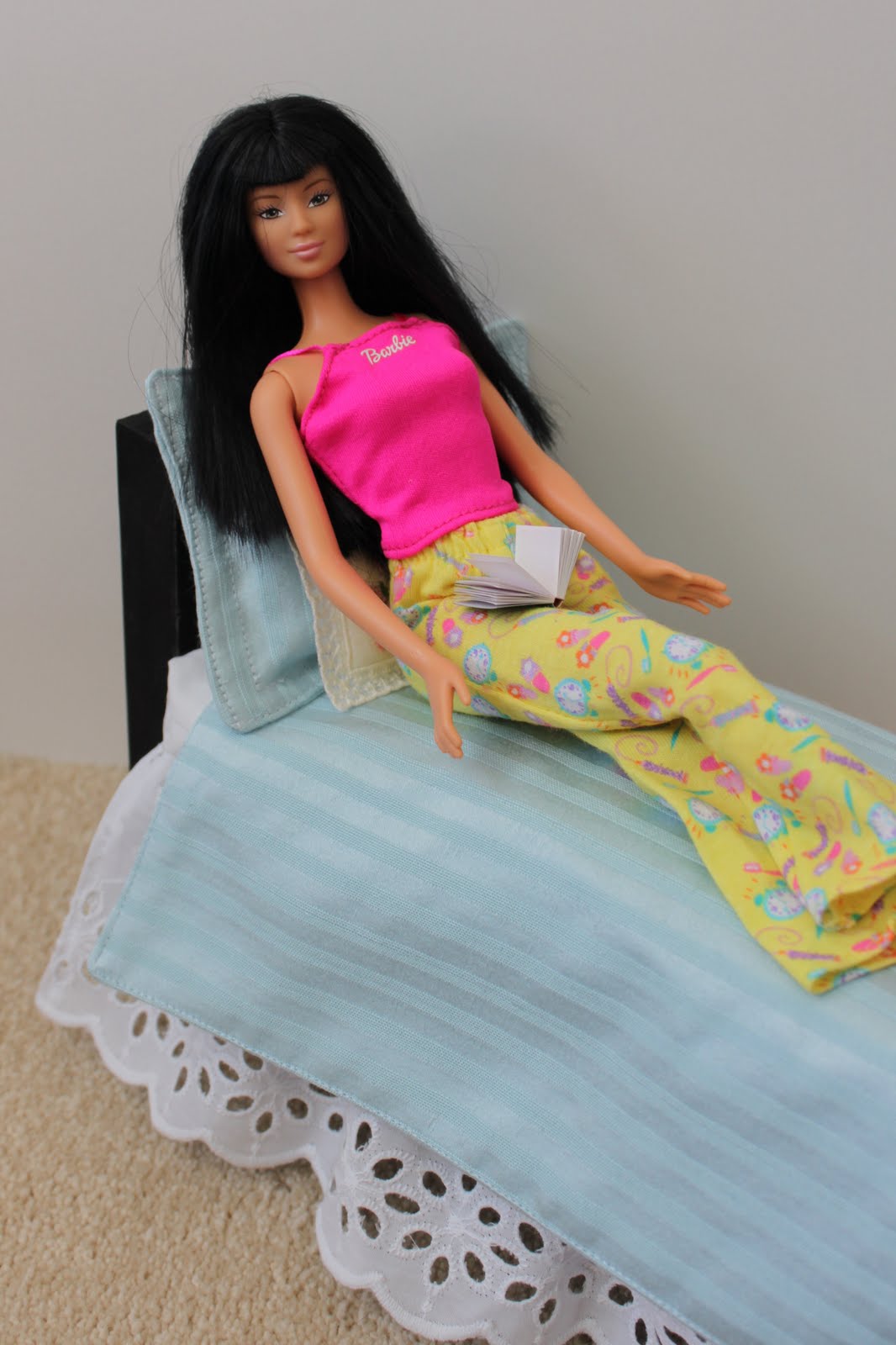 Obsessively Stitching: Barbie Bed -- A Dollar Project!