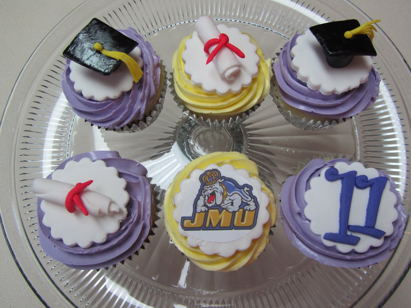 Lola's Cupcake Shoppe: James Madison University Graduation Cupcakes!
