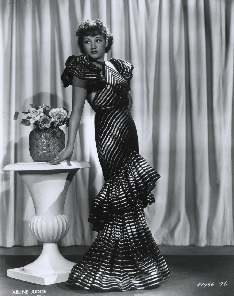 A Slice of Cheesecake – Arline Judge – Idol Features