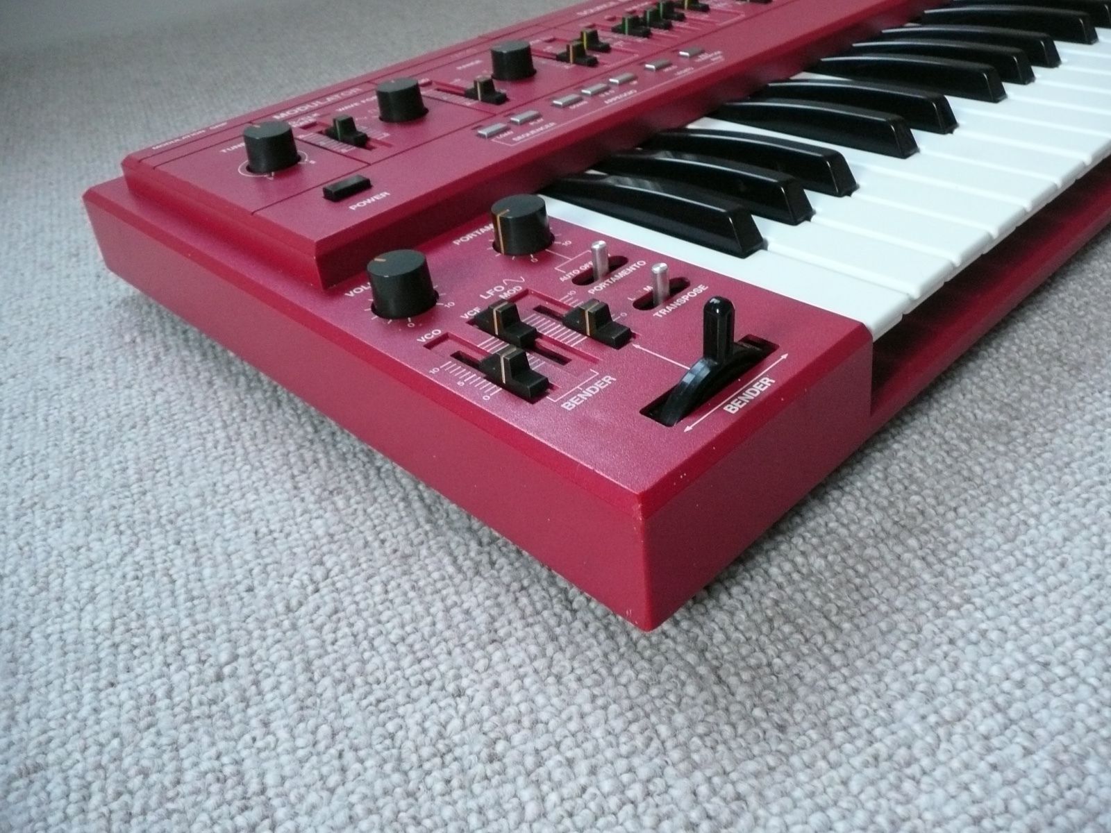 MATRIXSYNTH: Red ROLAND SH-101 VINTAGE SYNTHESIZER SN 351699
