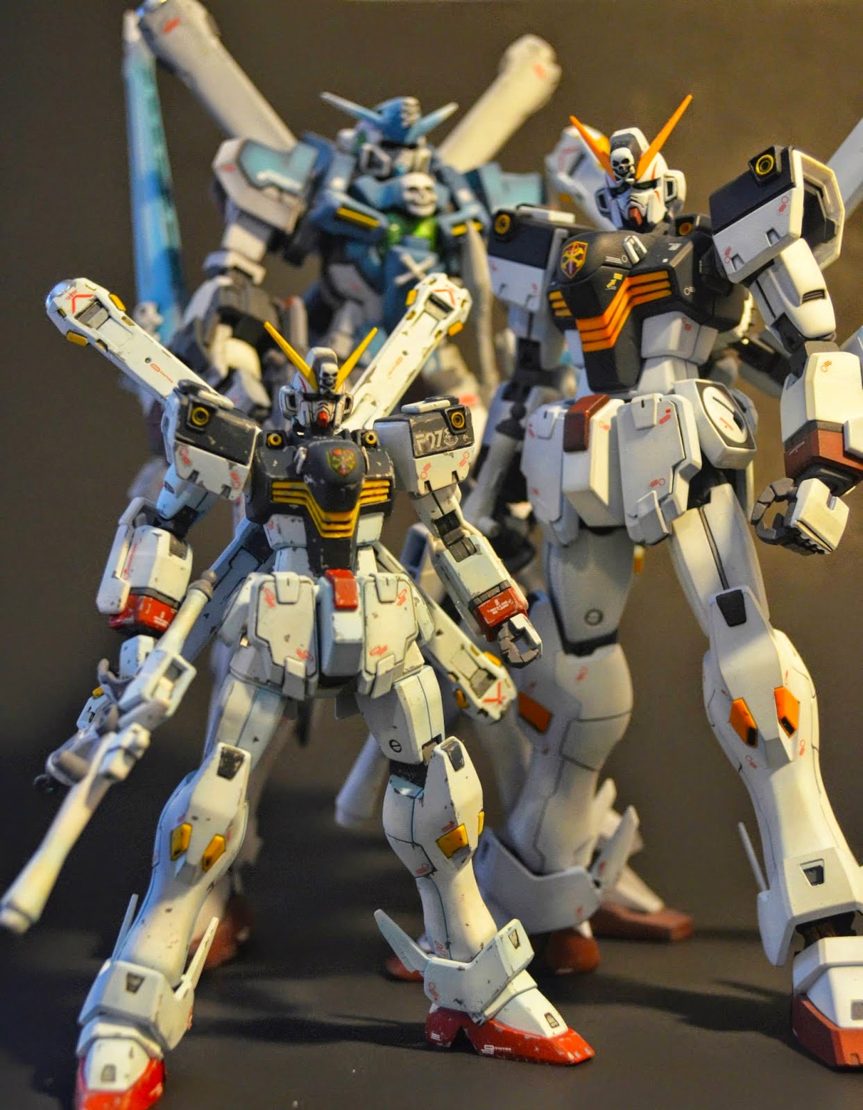Gundam Family: HGUC 1/144 Crossbone Gundam X-1 Custom Build
